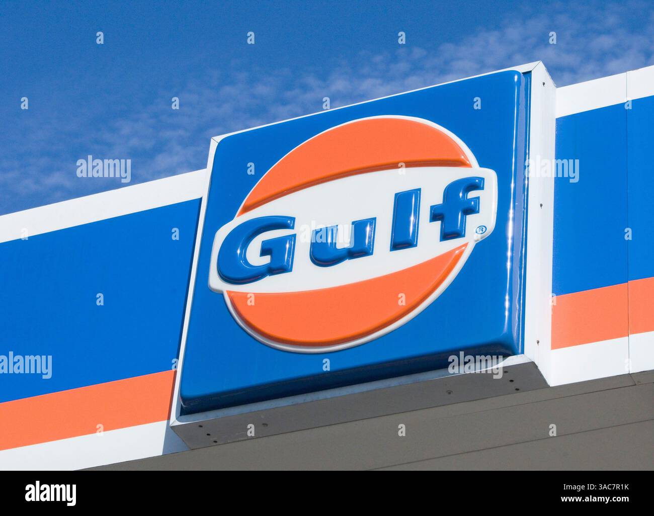Aug 21, 2007 - Brookline, Massachusetts, USA - Gulf Oil sign in ...