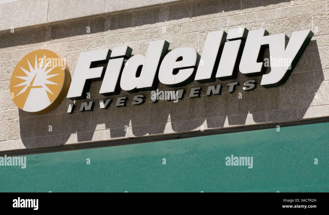 Fidelity international investment hi-res stock photography and images ...