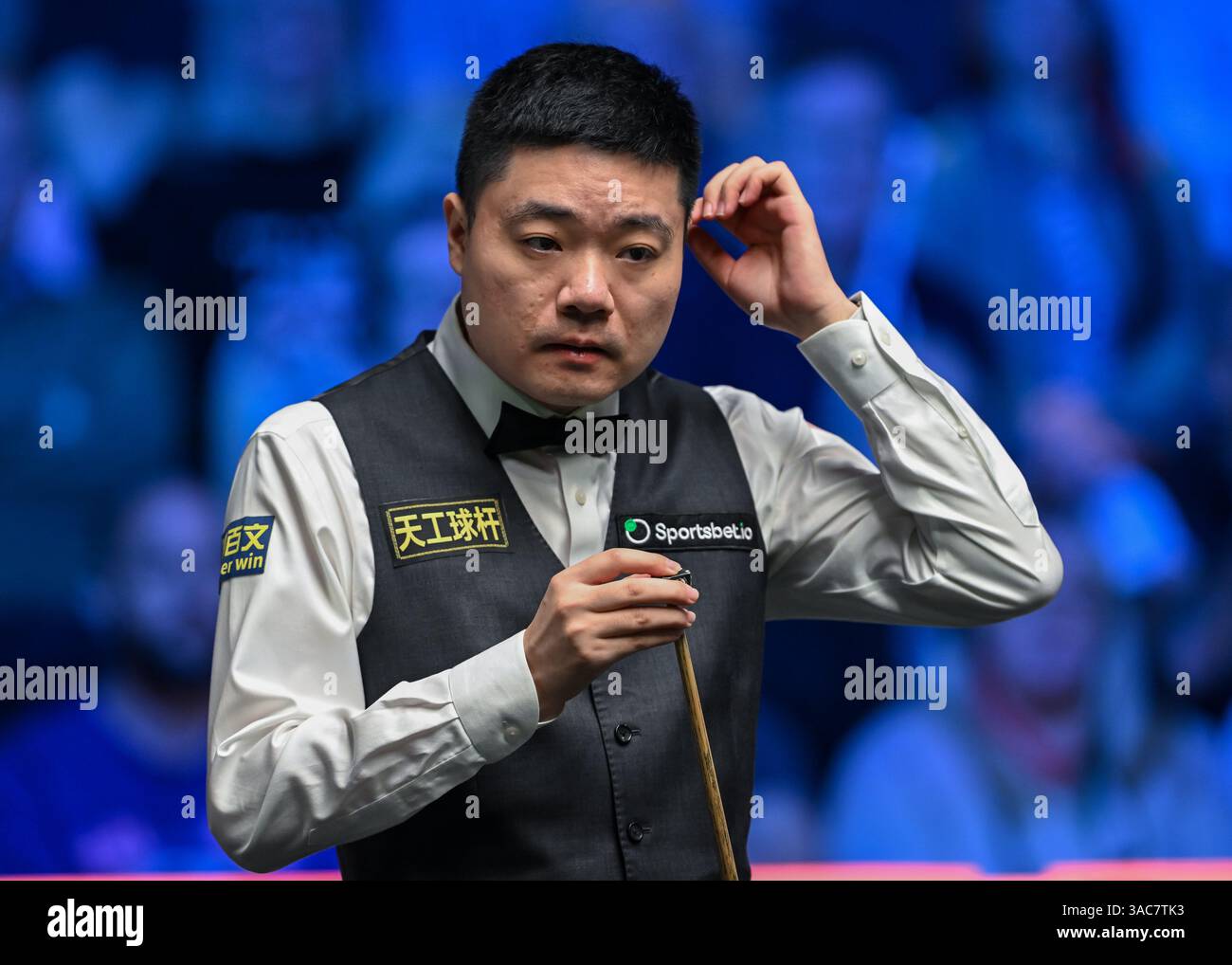 Manchester, UK. 3rd Apr, 2025. Ding Junhui reacts during his Quarter ...