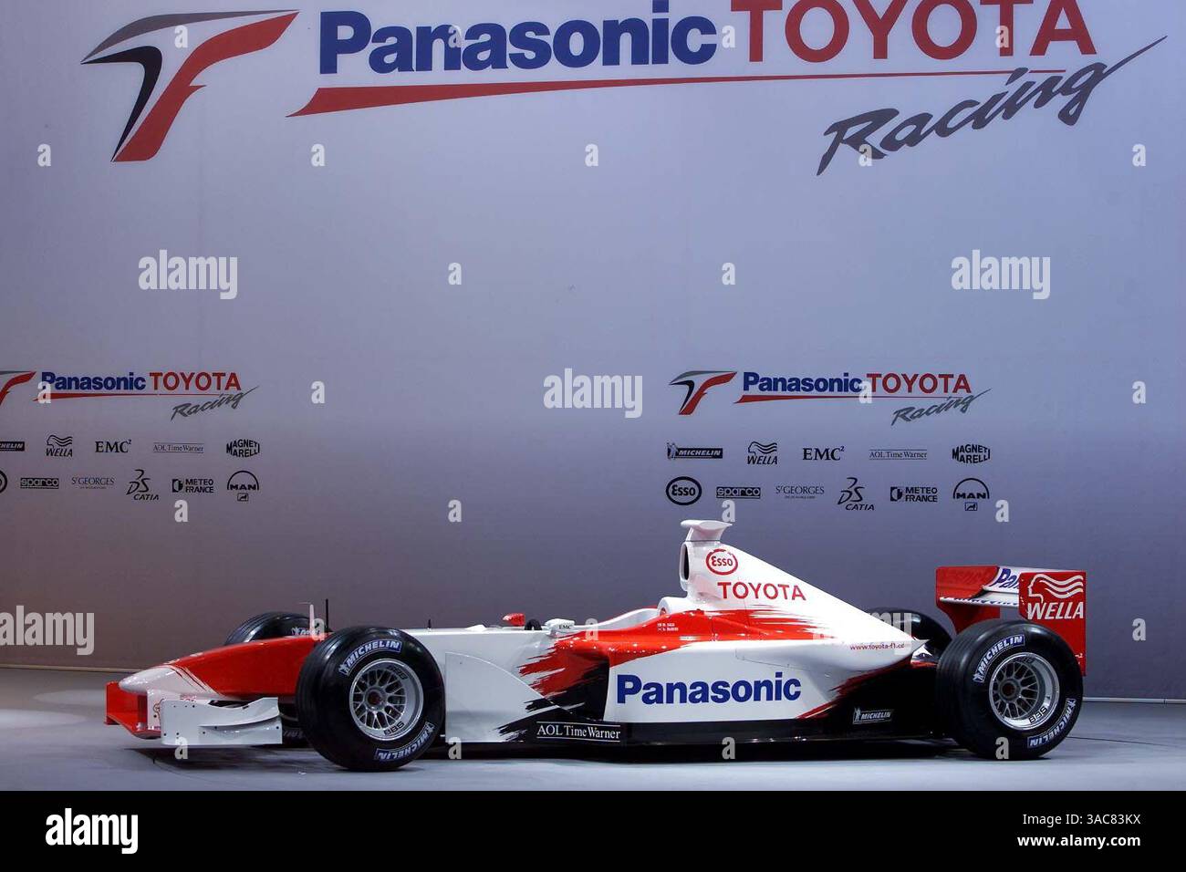 Toyota f1 2001 launch hi-res stock photography and images - Alamy