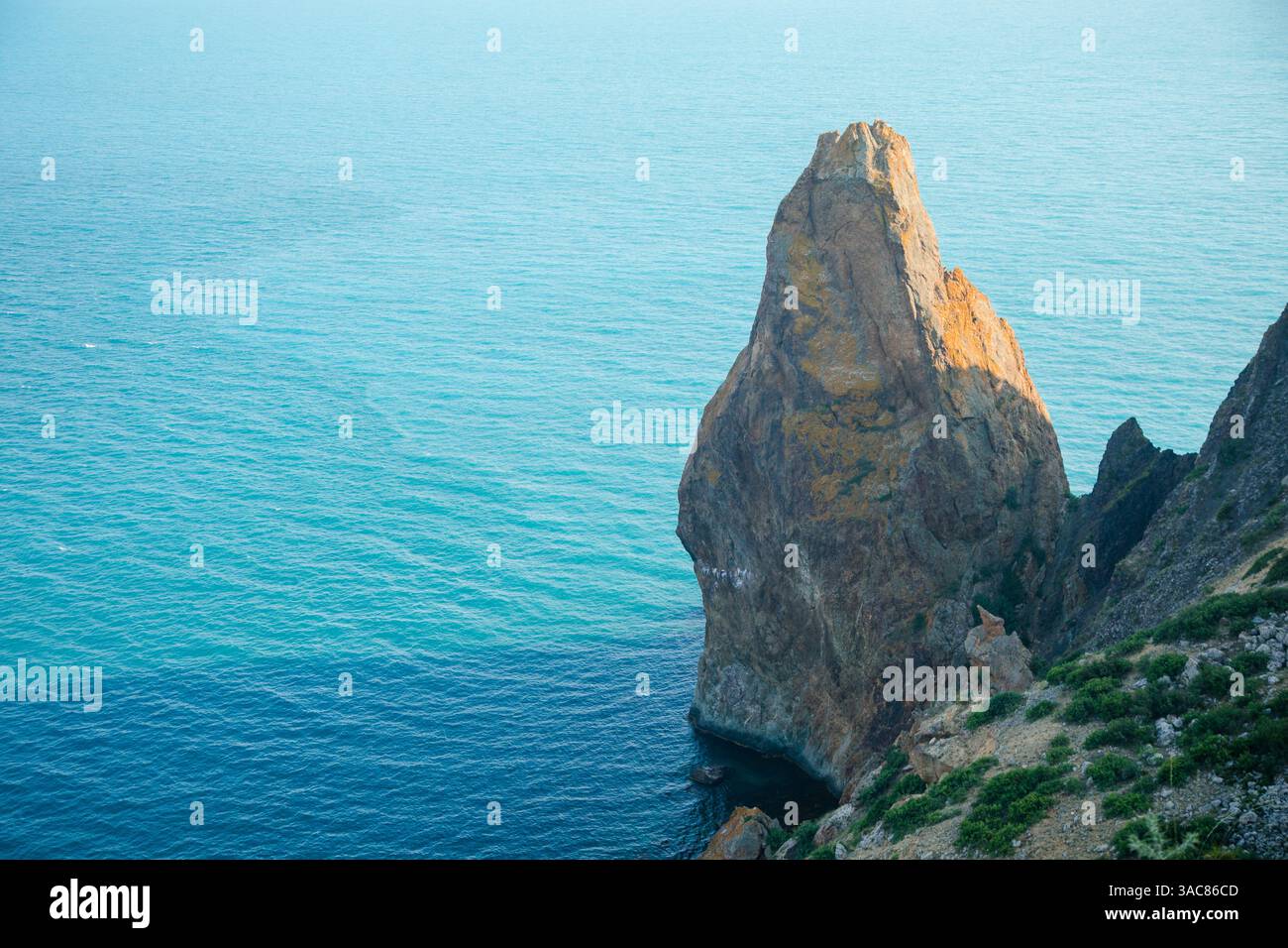 Light fog hugs ridge hi-res stock photography and images - Alamy