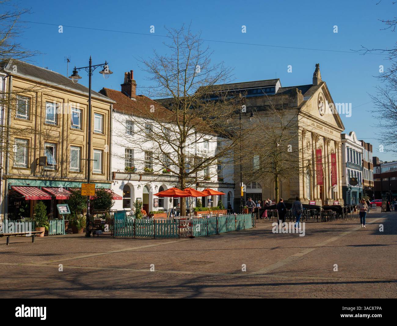 Market Place in Newbury town centre, West Berkshire, England, UK Stock ...