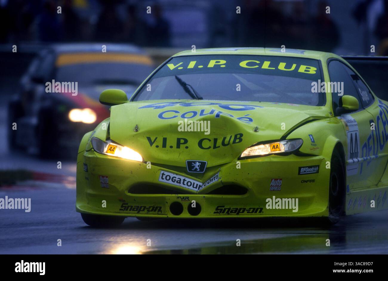 Steve Soper (GBR) Peugeot 406 Coupe clashed with Phil Bennett (GBR ...