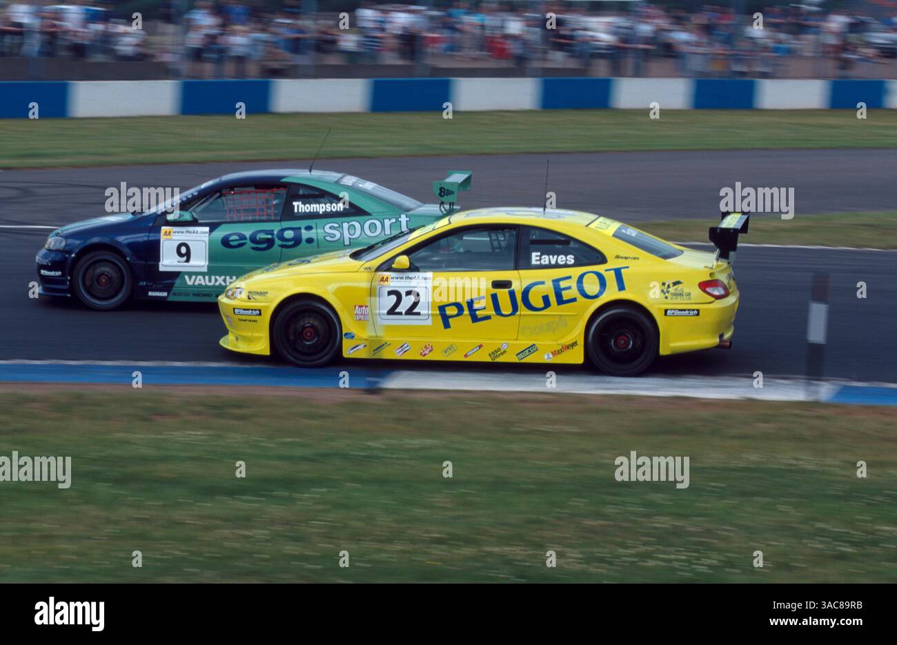 James Thompson (GBR) (right) Vauxhall Astra winner of the sprint race ...