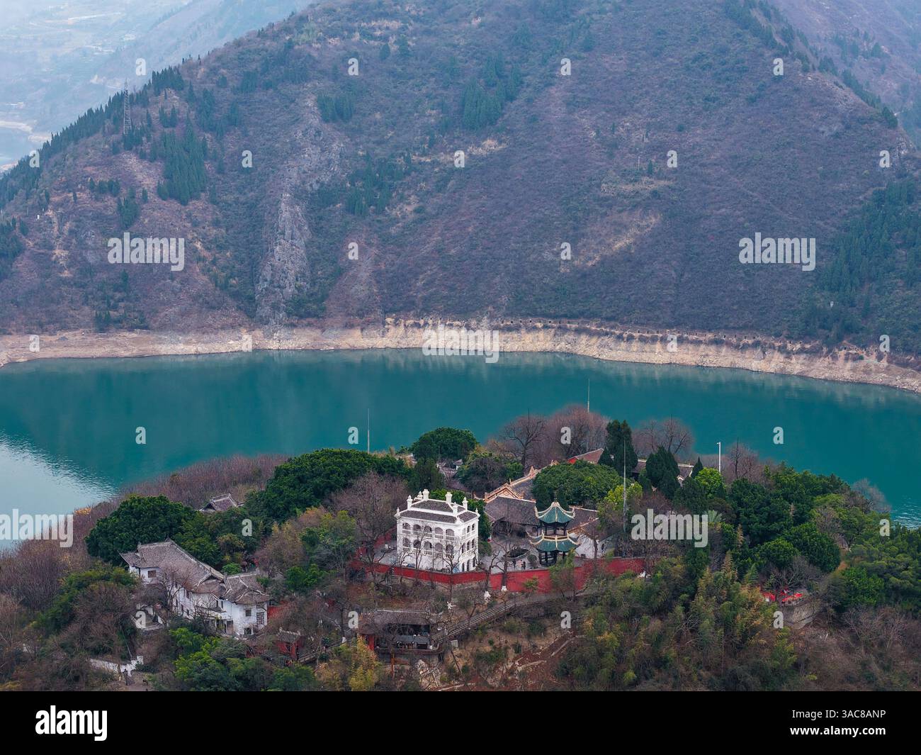 (250403) -- CHONGQING, April 3, 2025 (Xinhua) -- An aerial drone photo ...