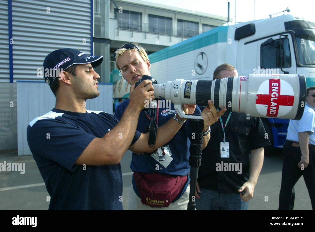 Juan Pablo Montoya (COL) Williams shows Darren Heath how to use a camera..Austrian Grand Prix ...