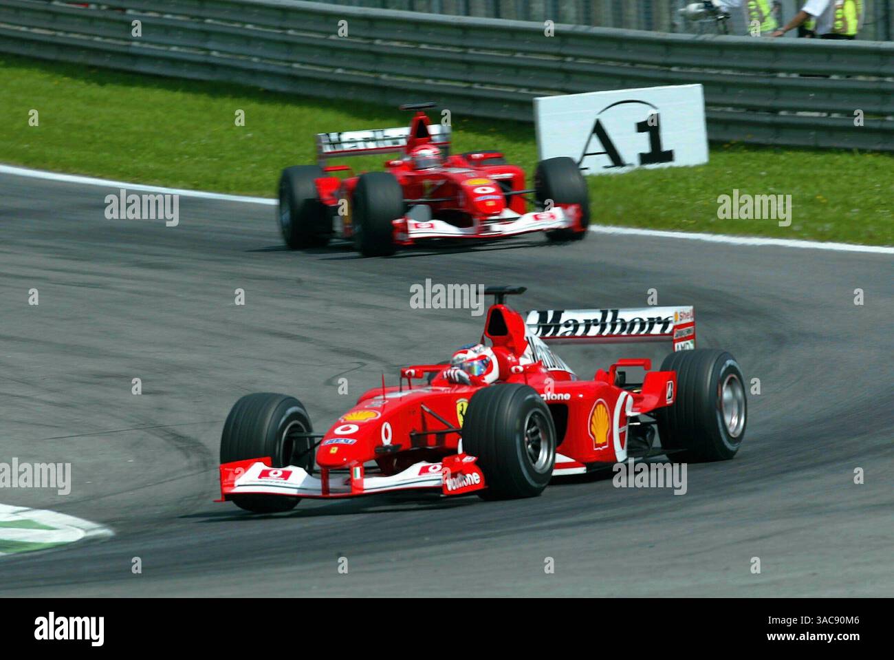 Moral victor Rubens Barrichello (BRA) Ferrari F2002 leads the race ...