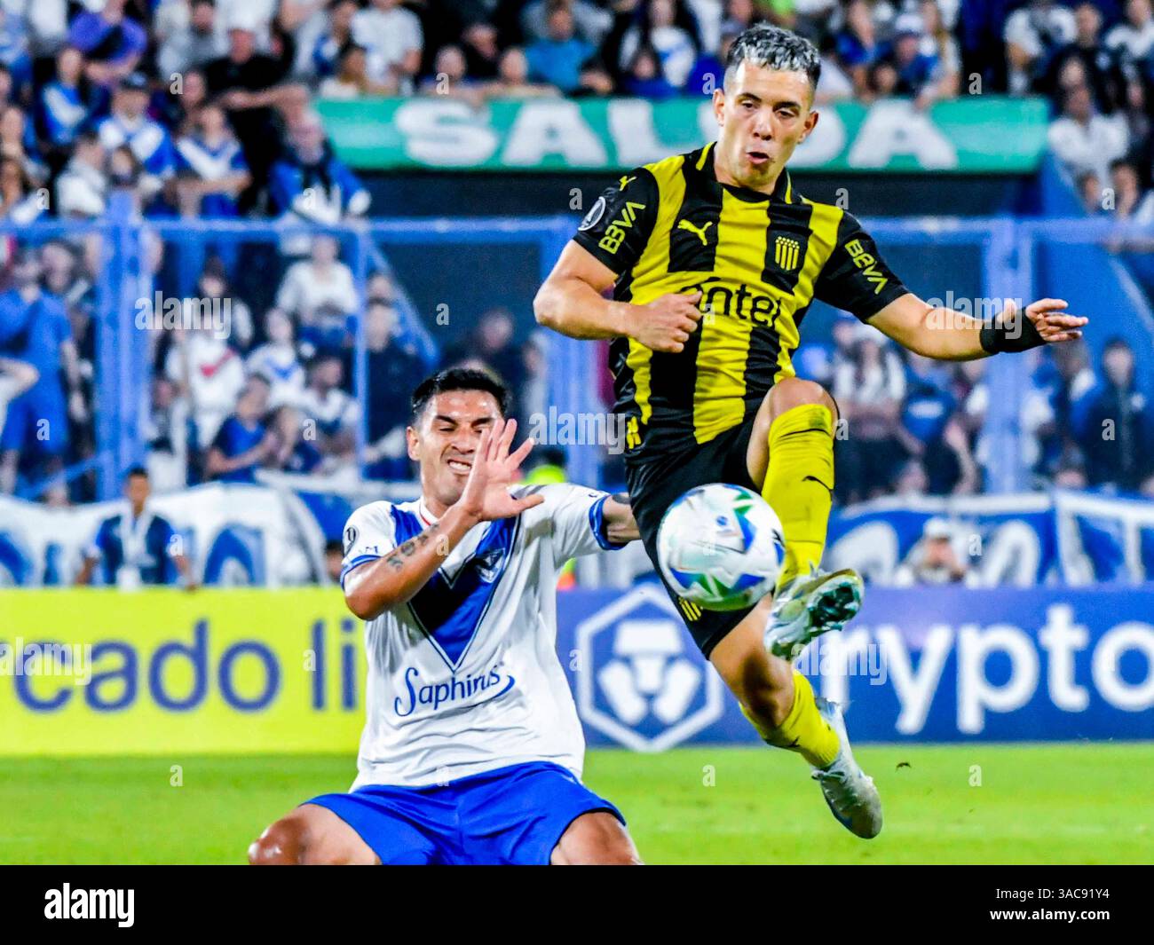 Buenos Aires, Argentina. April 2, 2025. Leo Fernandez (right), fight for the ball during the ...
