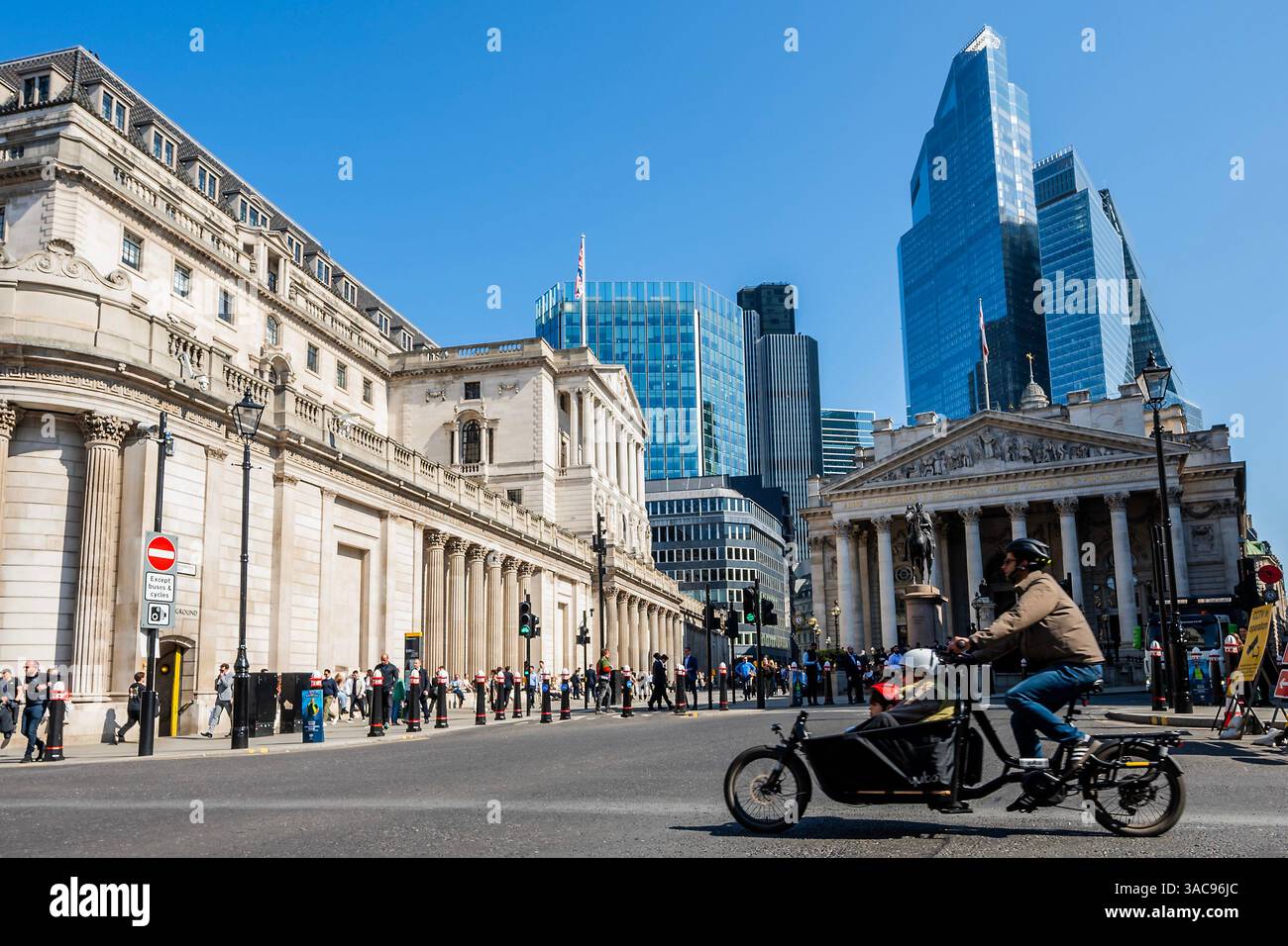 London, UK. 3 Apr 2025. Sunny weather in London on the day of President ...