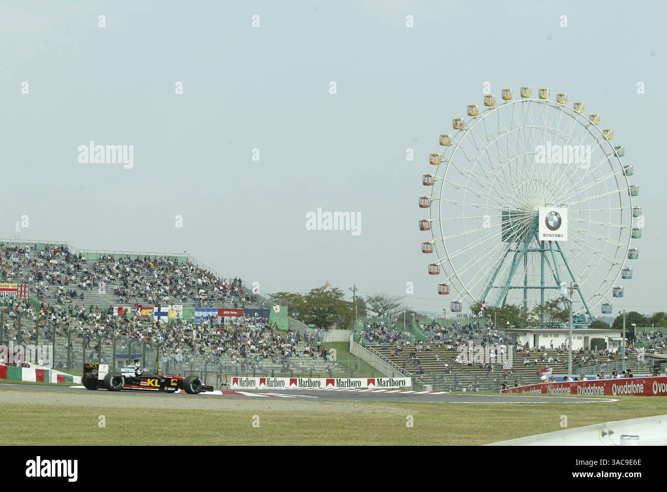 Mark Webber (AUS) Minardi PS02..Japanese Grand Prix, Suzuka, 11 October ...