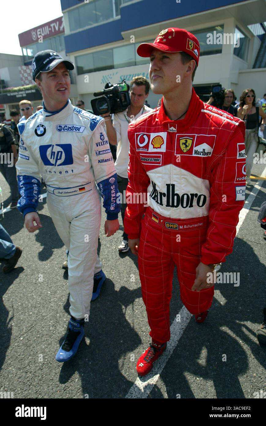 L to R): Ralf Schumacher (GER) Williams with brother Michael Schumacher ...