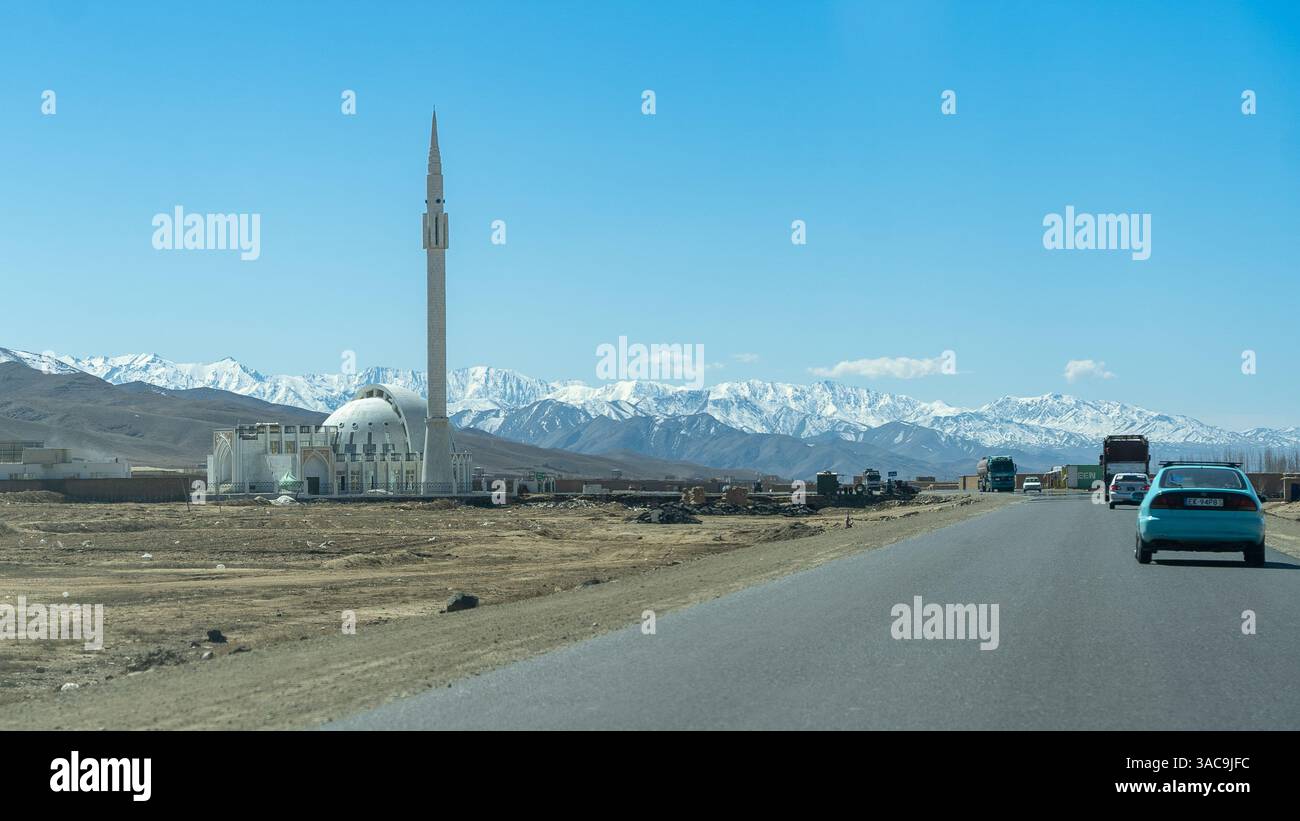 Al - Fatah Mosque, Kabul Ghazni highway Stock Photo - Alamy