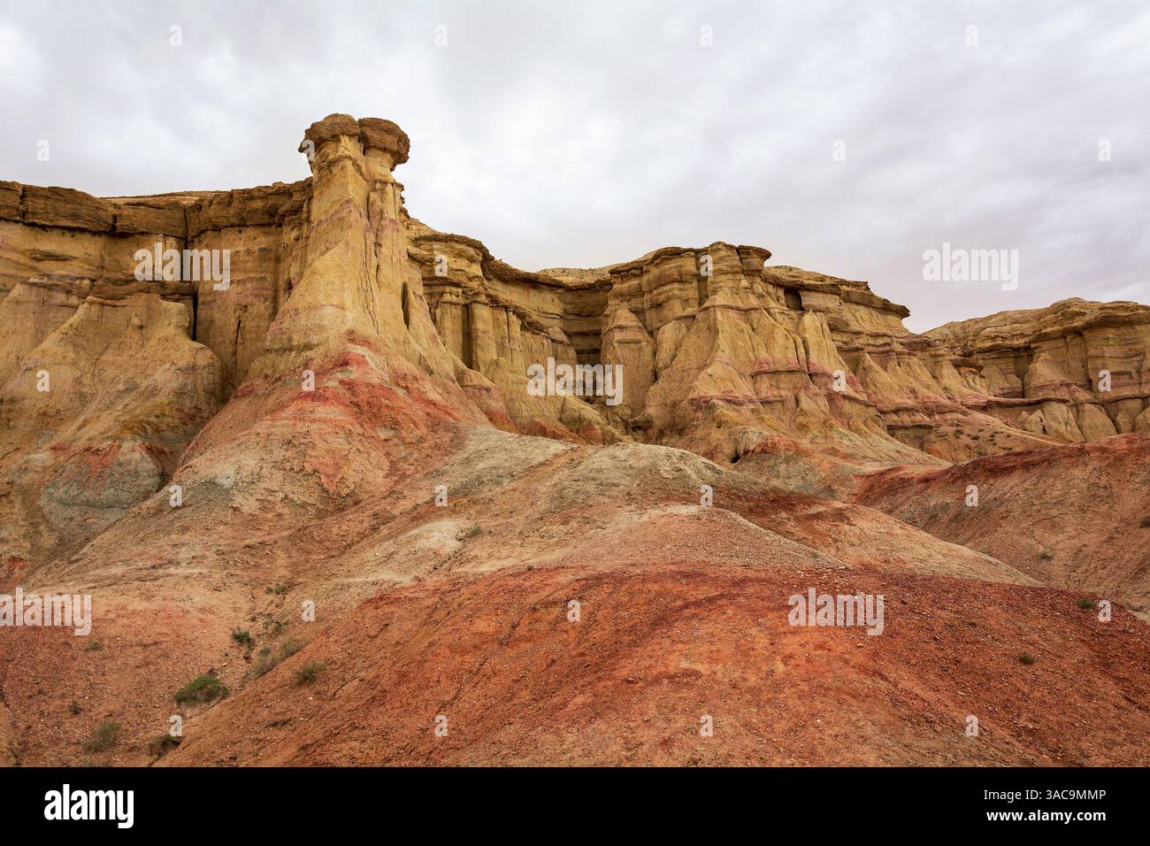 Towering karst columns hi-res stock photography and images - Alamy