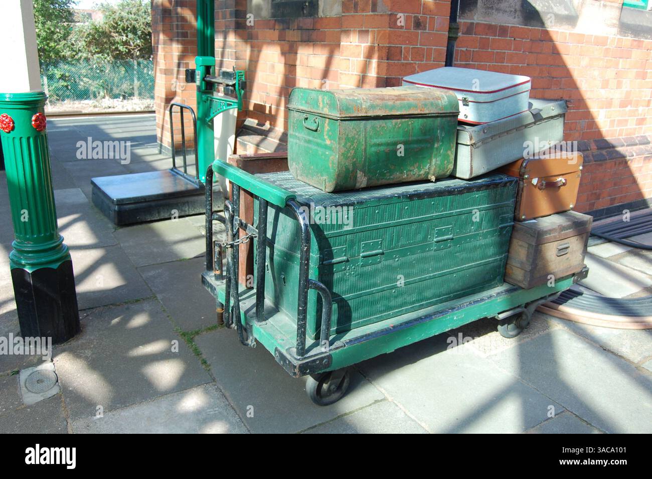 Porters trolley hi-res stock photography and images - Alamy