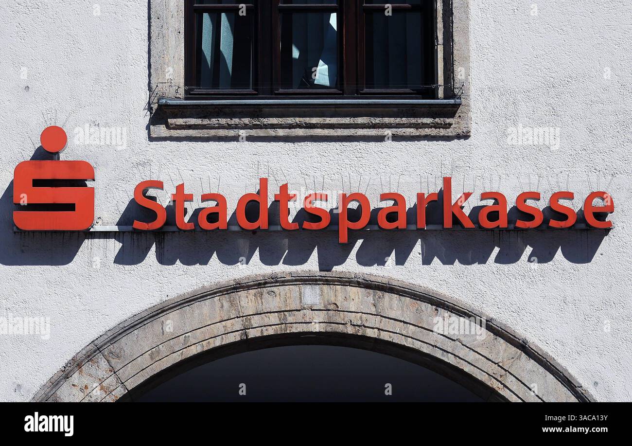 Hier im Bild der Schriftzug und Logo der Stadtsparkasse, Geldinstitut ...