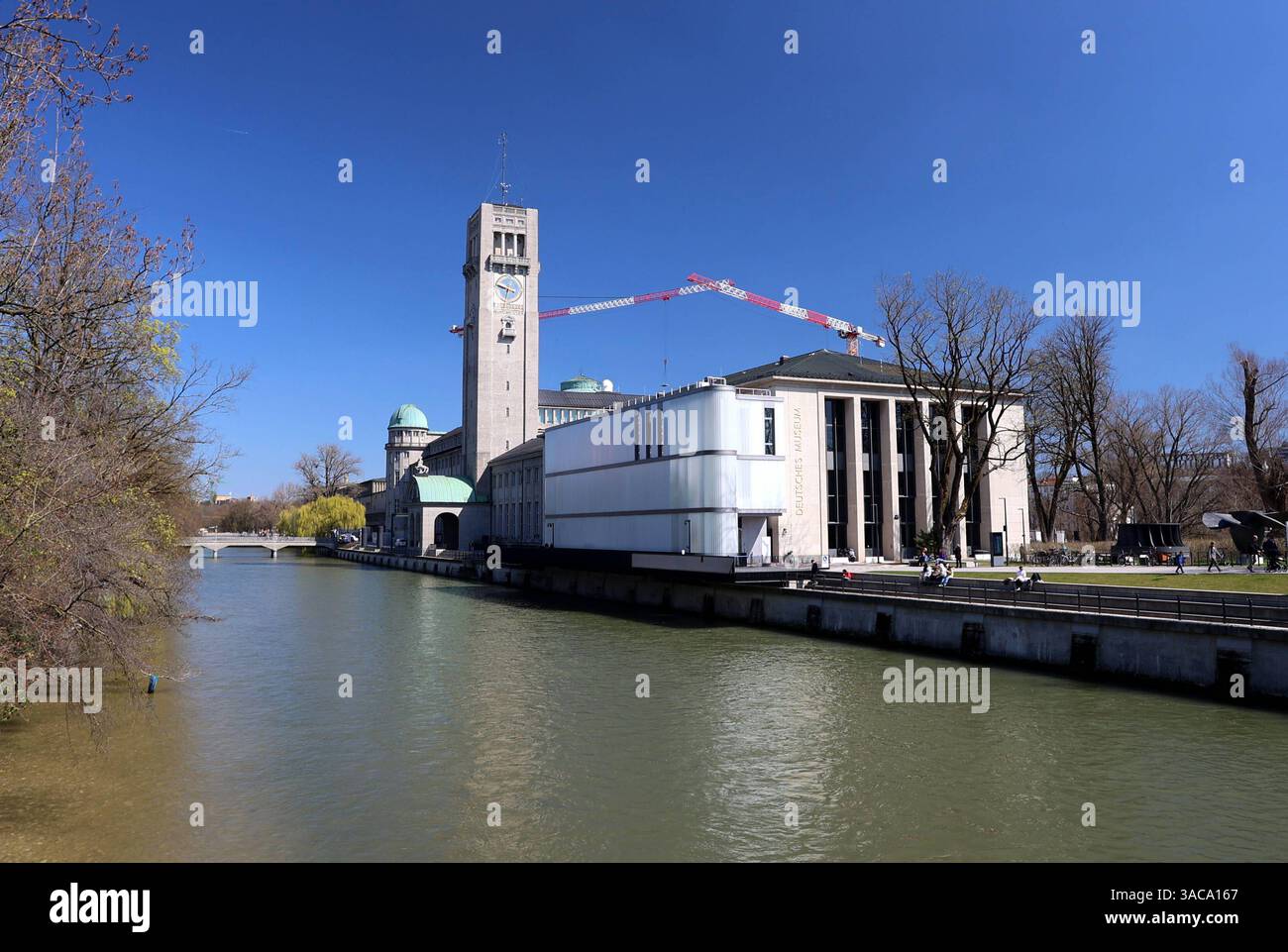 Hier im Bild das Deutsche Museum in München, Landeshauptstadt, links ...