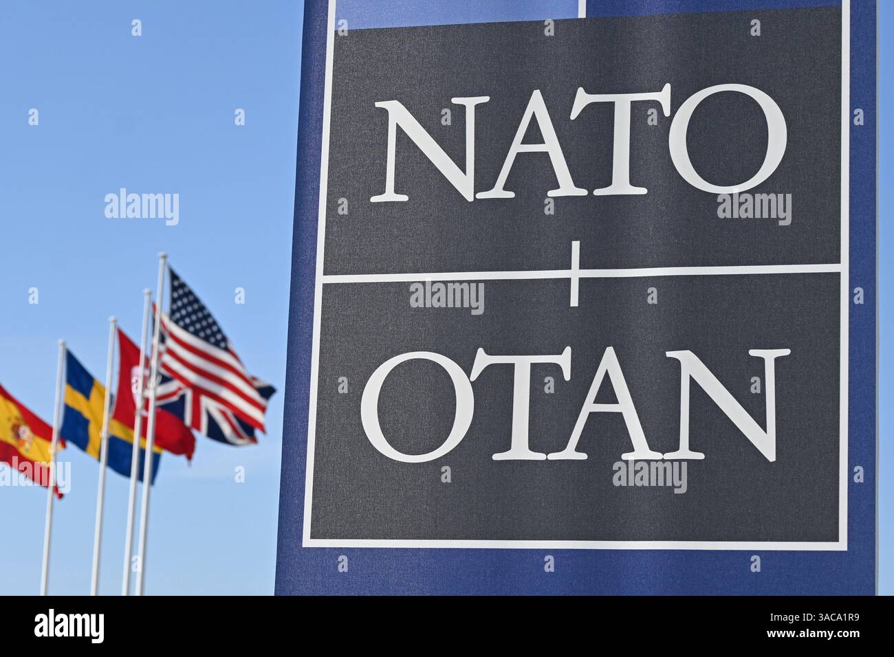 SYMBOL - 03 April 2025, Belgium, Brüssel: The NATO emblem can be seen ...