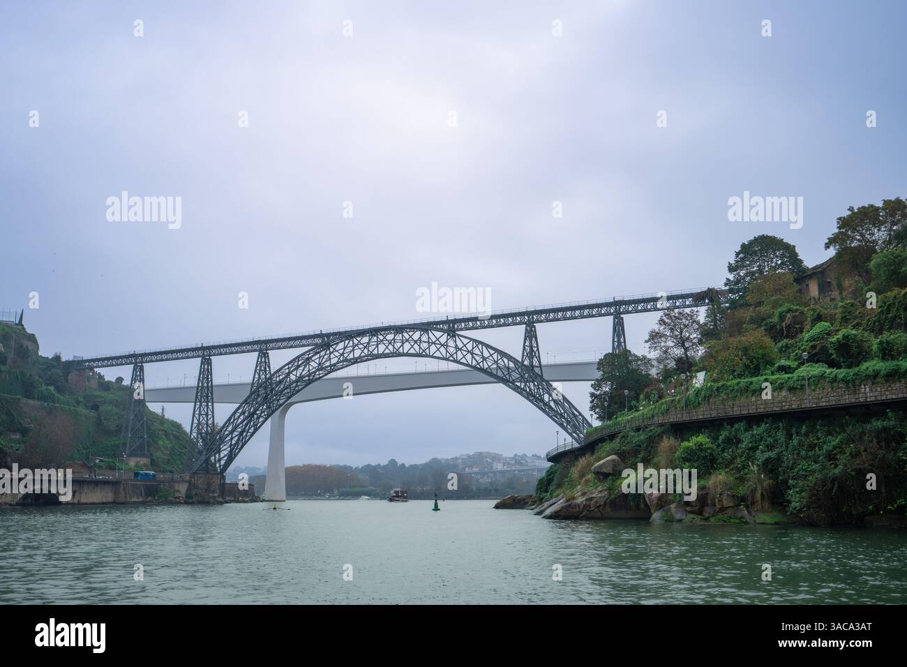 A picturesque view of Porto's colorful riverside buildings and the ...