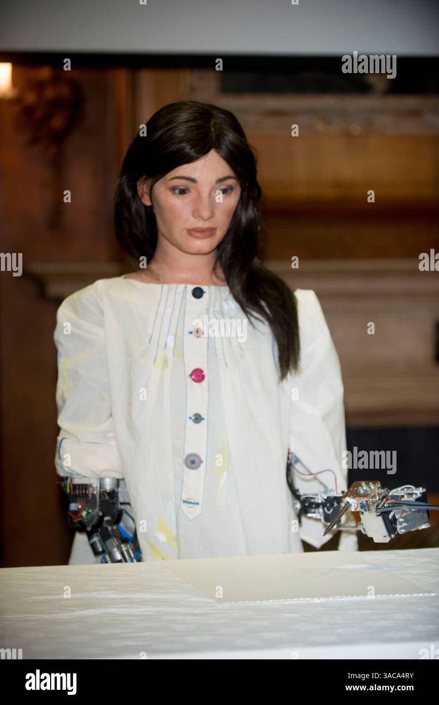 World's first humanoid robot artist Ai-Da presents her first solo show ...