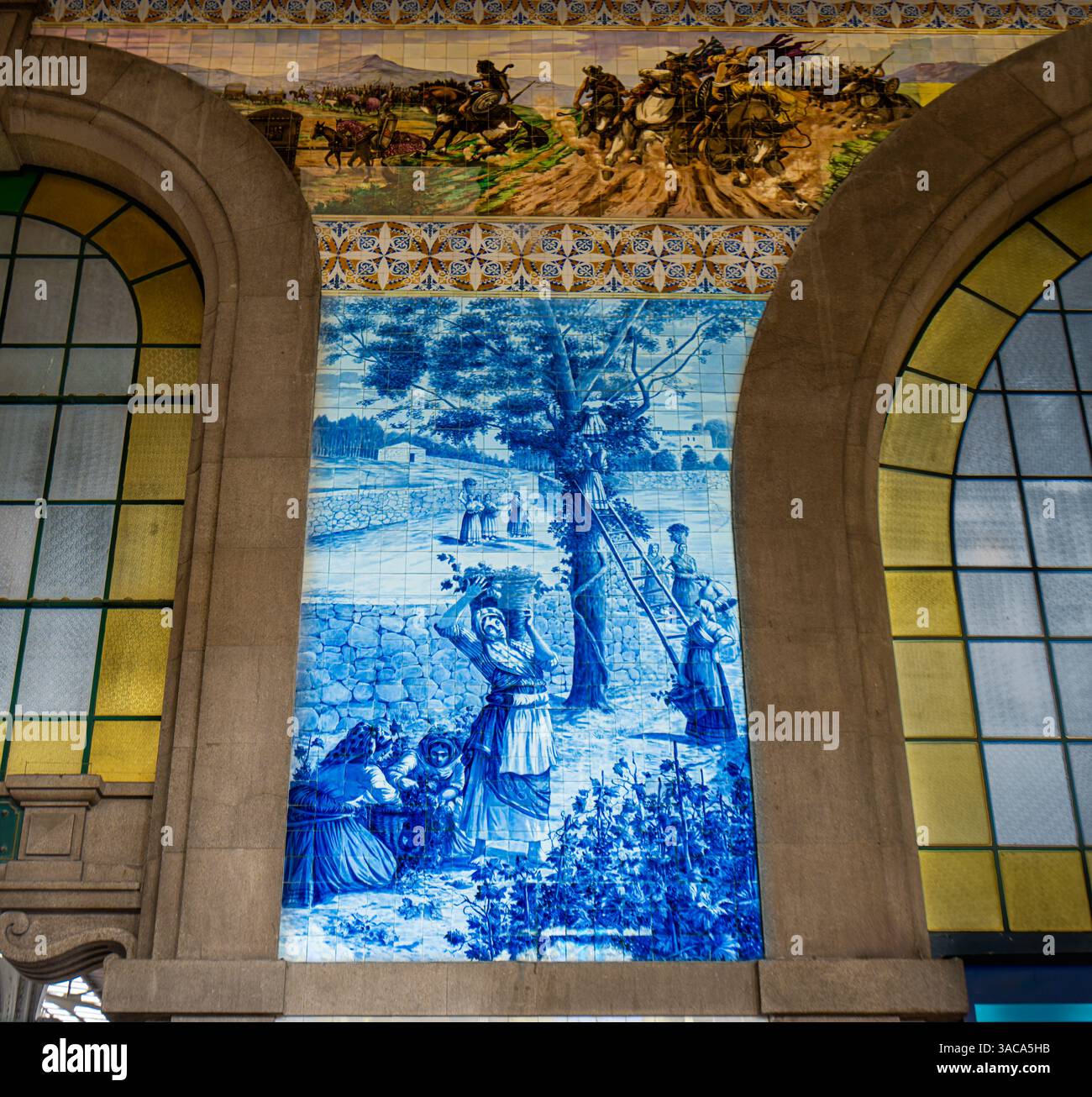 Porto, Portugal - November 10, 2024: The Sao Bento Railway Station ...
