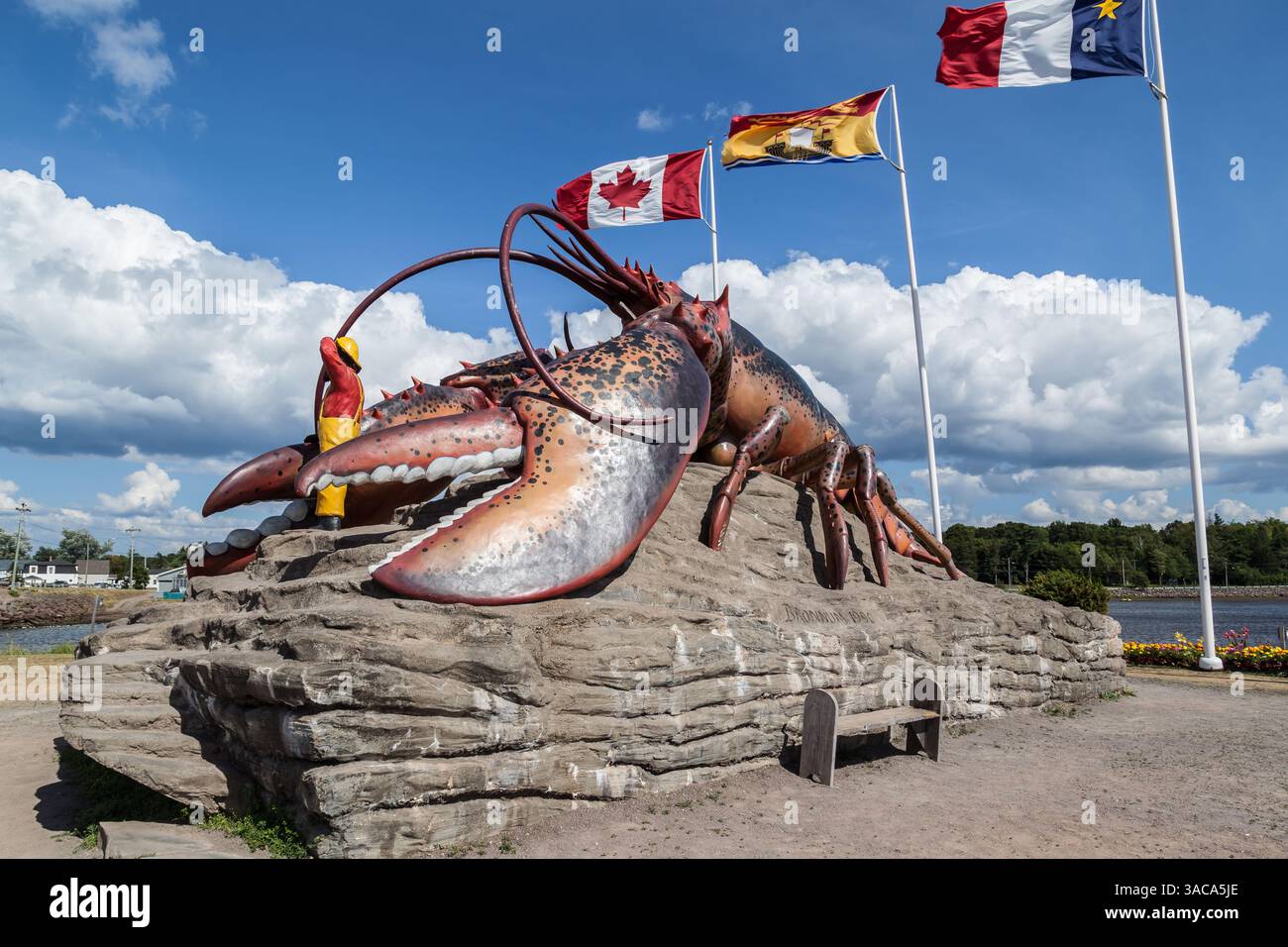 The World's Largest Lobster is a concrete and reinforced steel statue ...