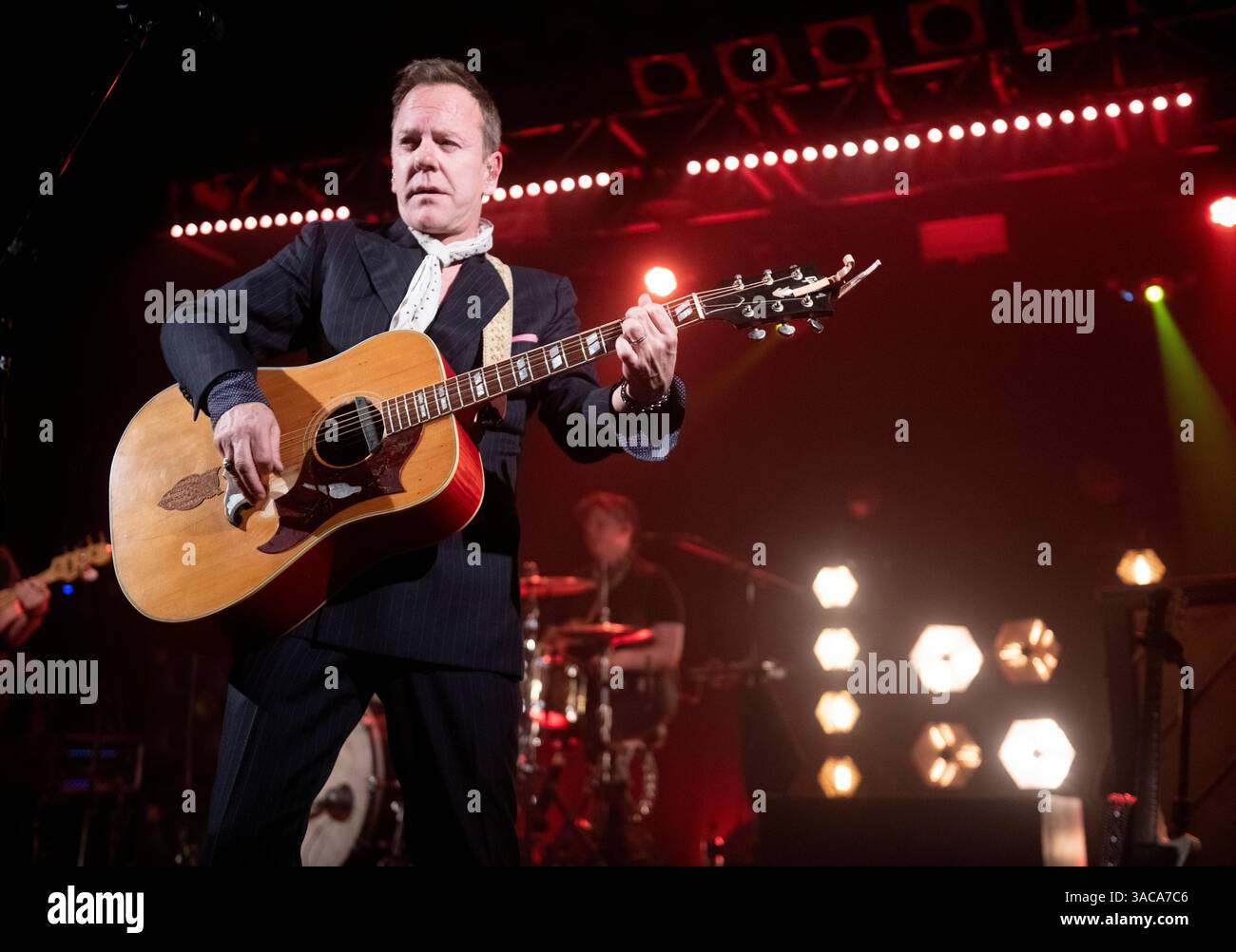 Kiefer Sutherland live at the Carling Academy Oxford, Oxford ...
