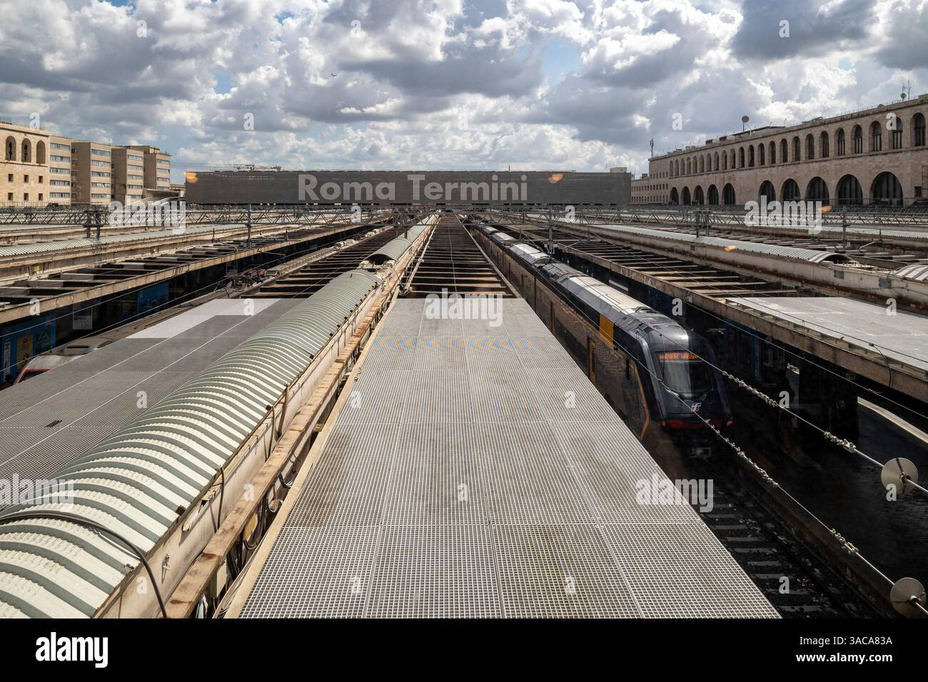 Roma Termini - train station Stock Photo - Alamy