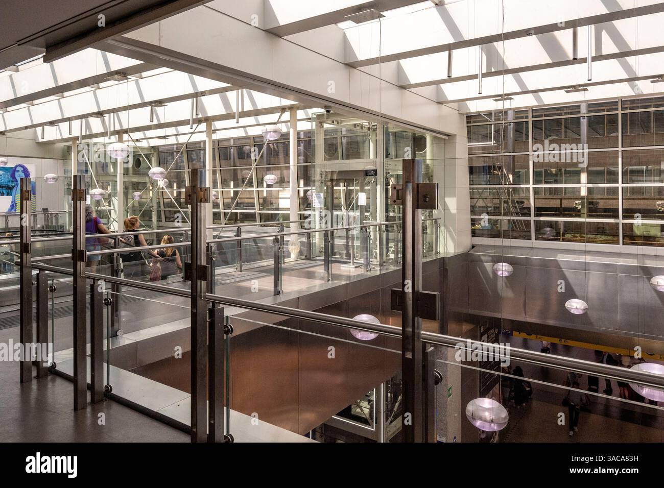 Interior of Roma termini train station Stock Photo - Alamy