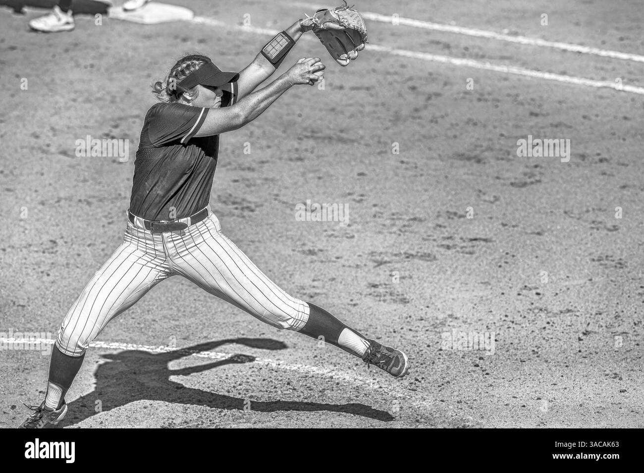 Pitching woman athlete in Black and White Stock Photos & Images - Alamy