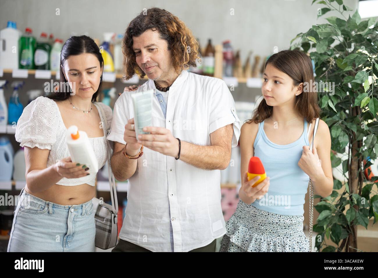 Family choosing sunscreen in supermarket Stock Photo - Alamy