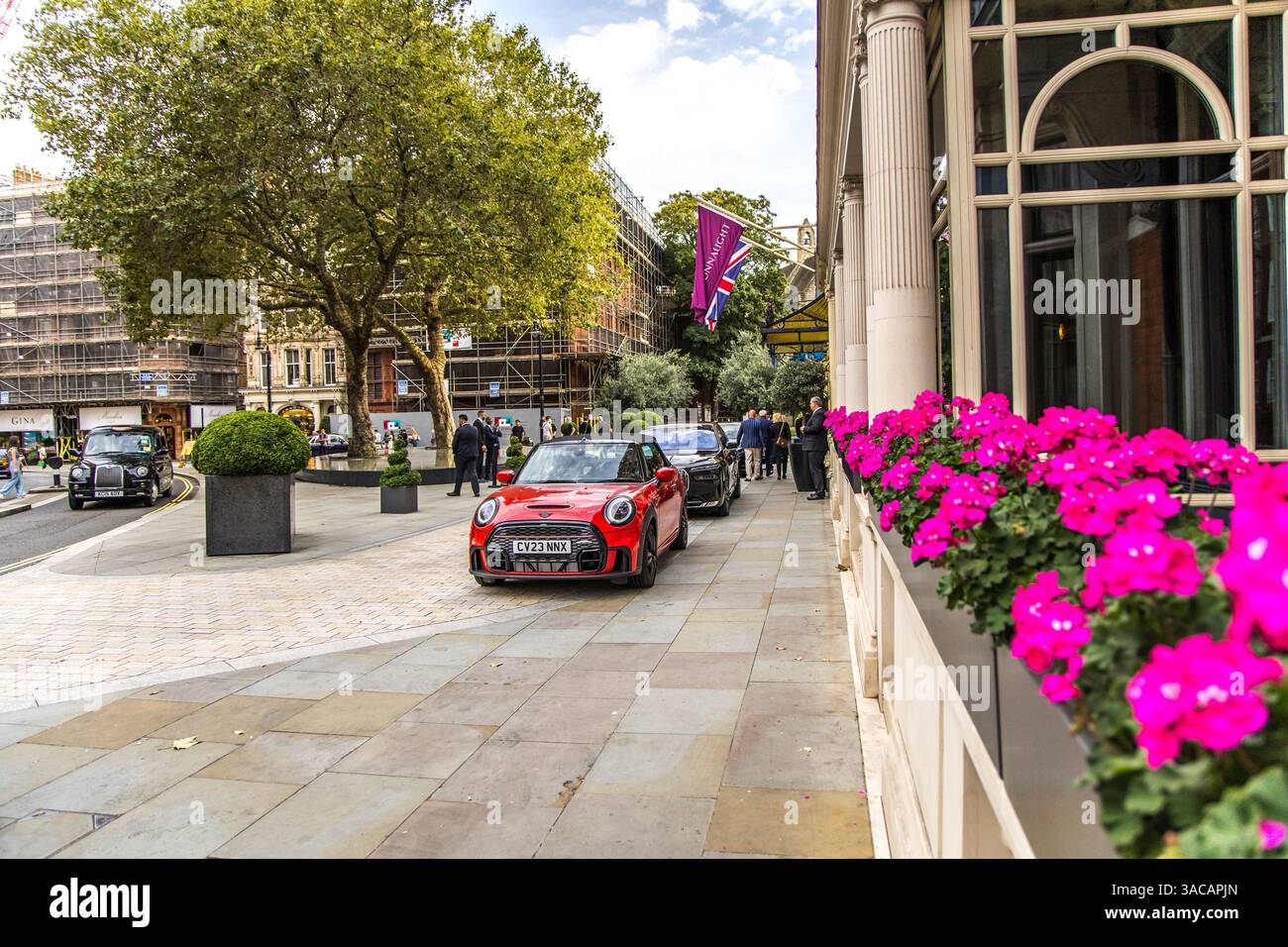 Connaught place london hi-res stock photography and images - Alamy