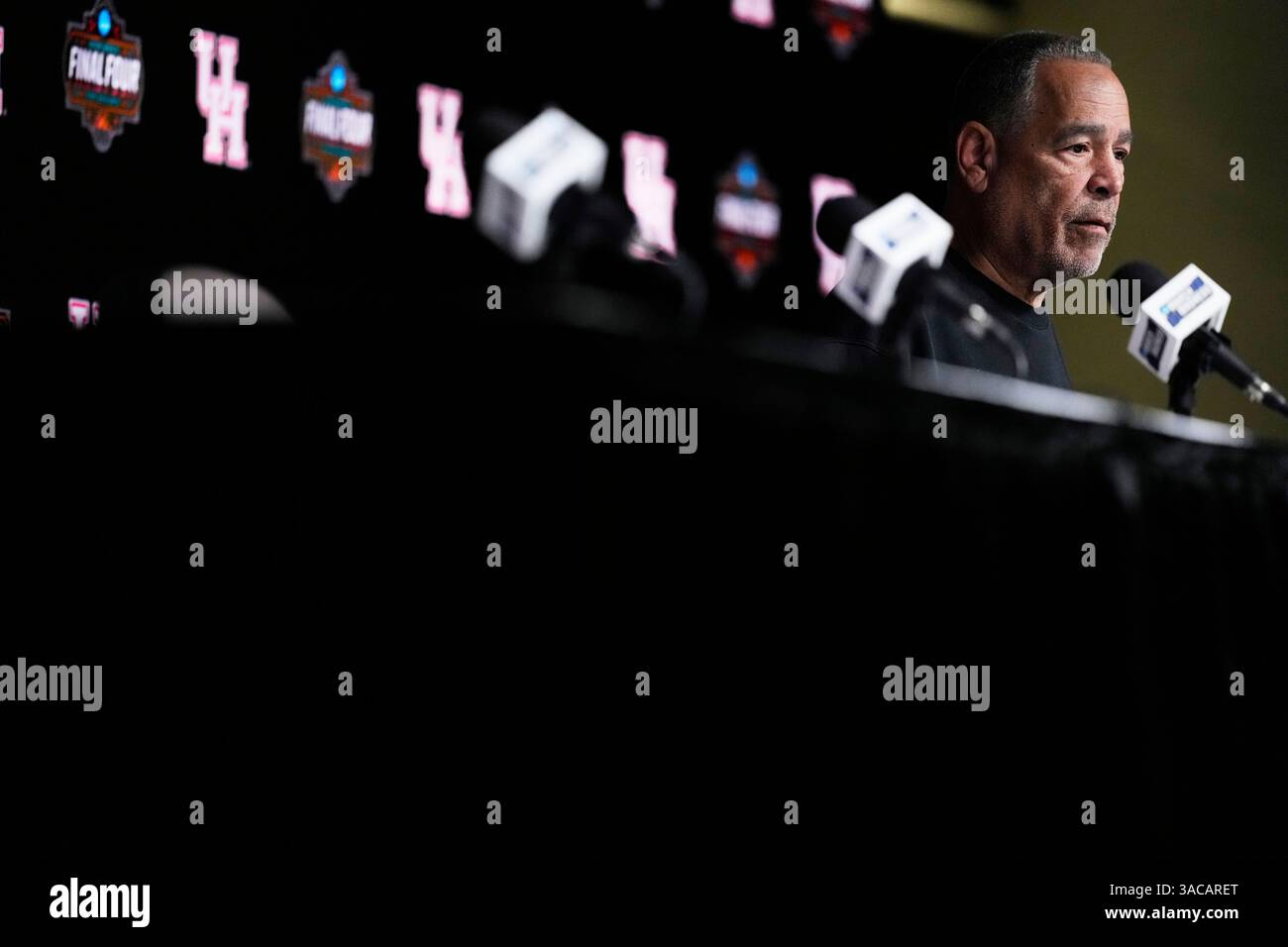 Houston head coach Kelvin Sampson speaks during media day at the Final ...