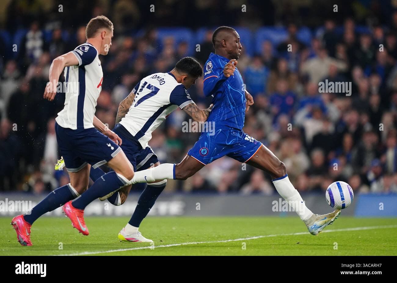 RESTRANSMITTING CORRECTING NAME Chelsea's Nicolas Jackson tries to get ...