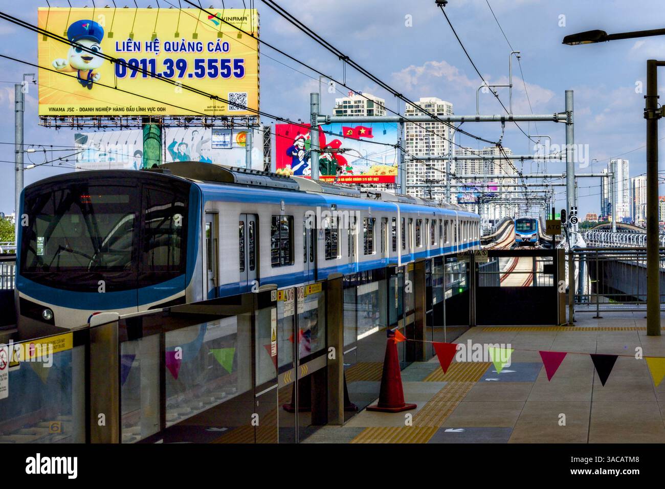Train system vietnam hi-res stock photography and images - Alamy