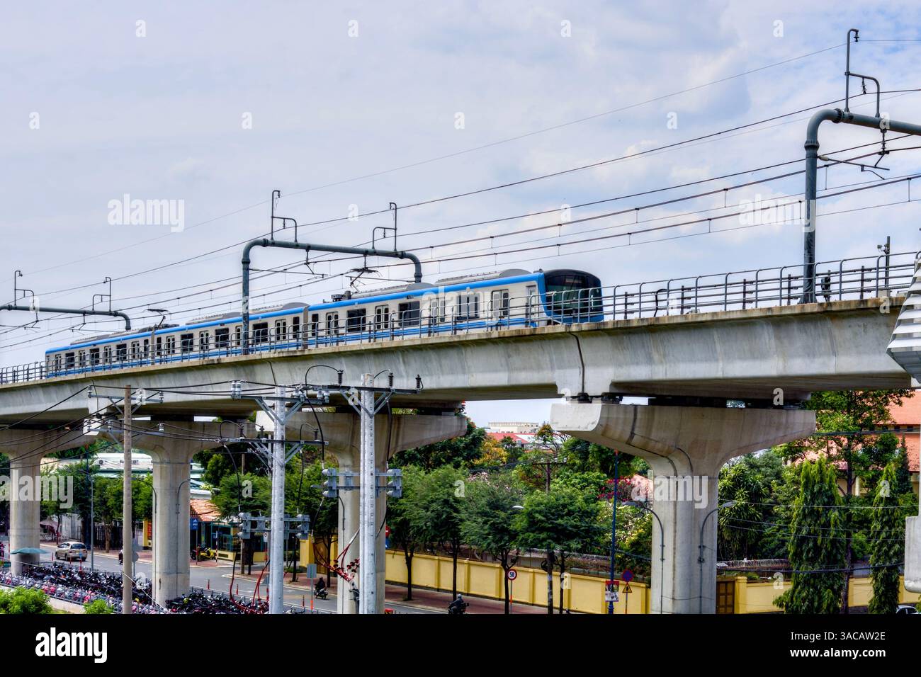 Elevated metro rail line hi-res stock photography and images - Alamy