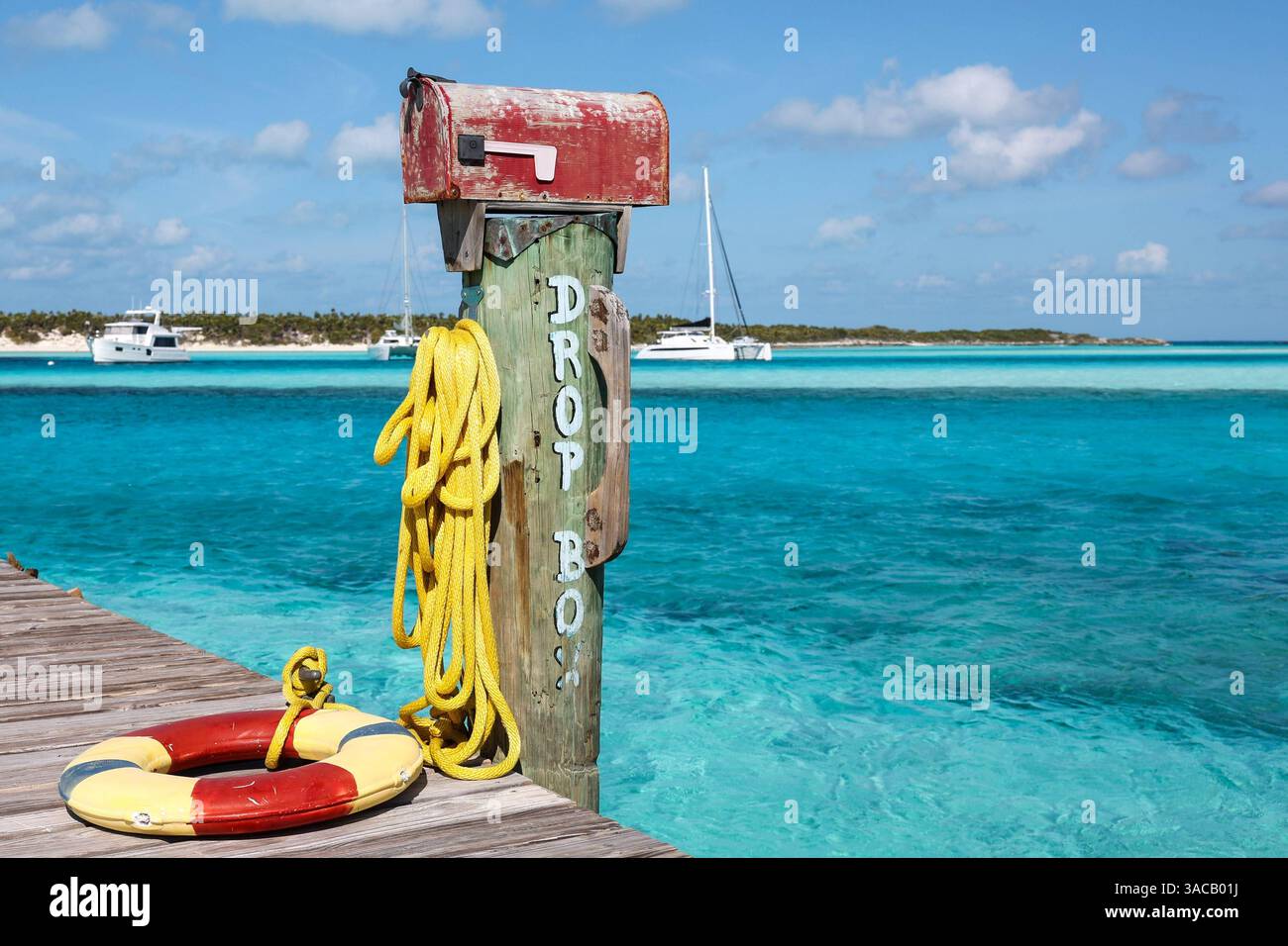 Briefkasten, Rettungsring, Steg, Exuma Cays, Warderick Wells, Bahamas ...