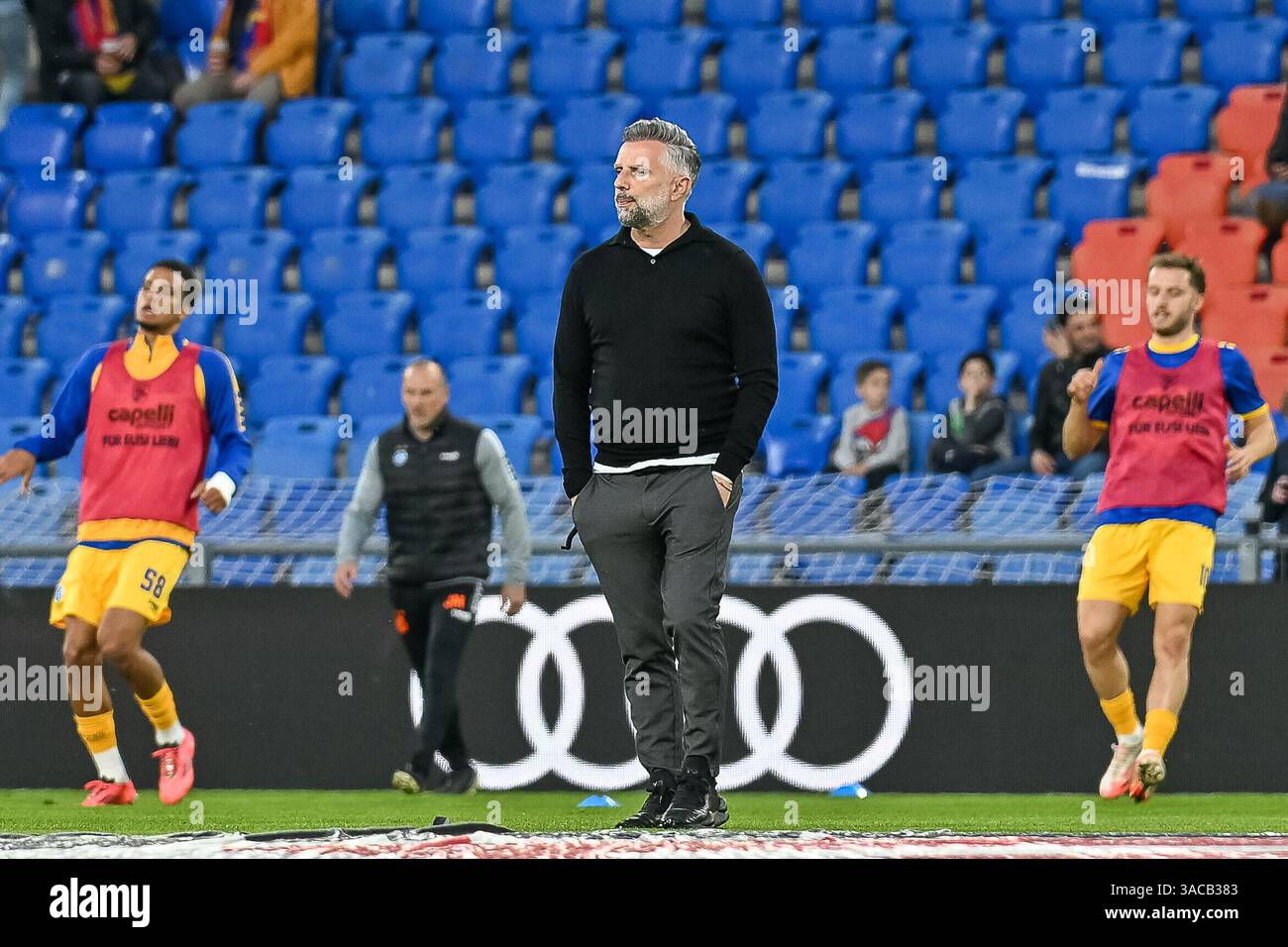 Tomas Oral (Grasshopper Club Zuerich, Cheftrainer) vor dem Spiel beim ...
