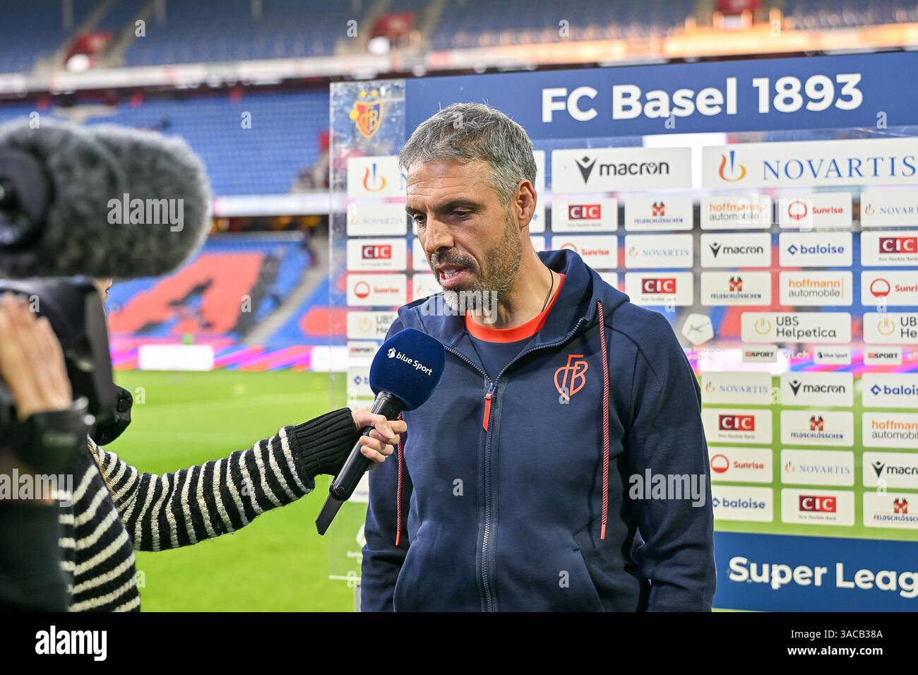 Fabio Celestini (FC Basel, Cheftrainer) im TV-Interview bei BlueSport ...