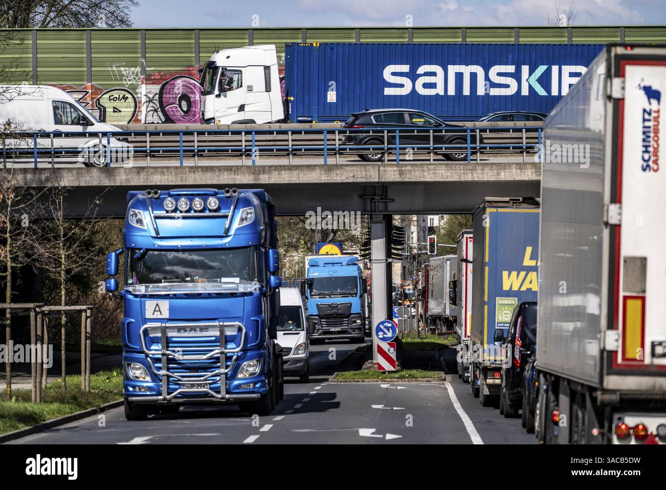 Warehouse access road hi-res stock photography and images - Alamy