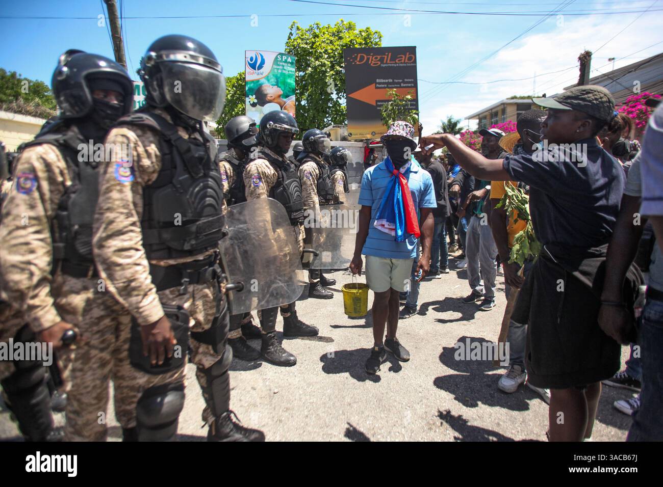 Port-au-Prince, Haiti. 2nd Apr, 2025. Thousands of protesters in Haiti ...