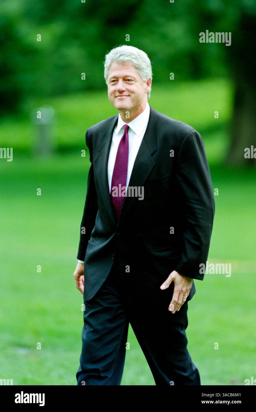 U.S. President Bill Clinton walks across the South Lawn after arriving ...