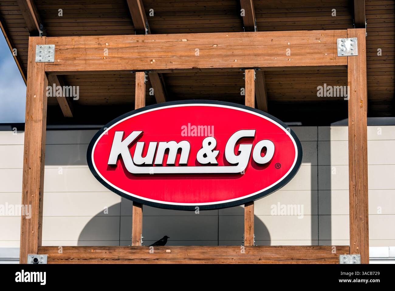 Kum go convenience store exterior hi-res stock photography and images ...