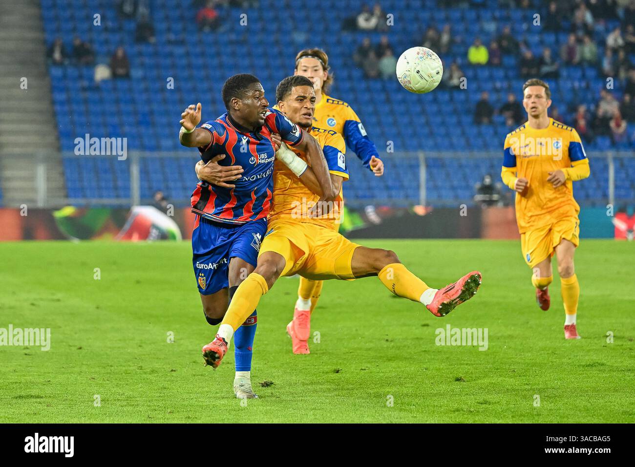 Joe Mendes (FC Basel, #17), Yannick Bettkober (Grasshopper Club Zuerich ...