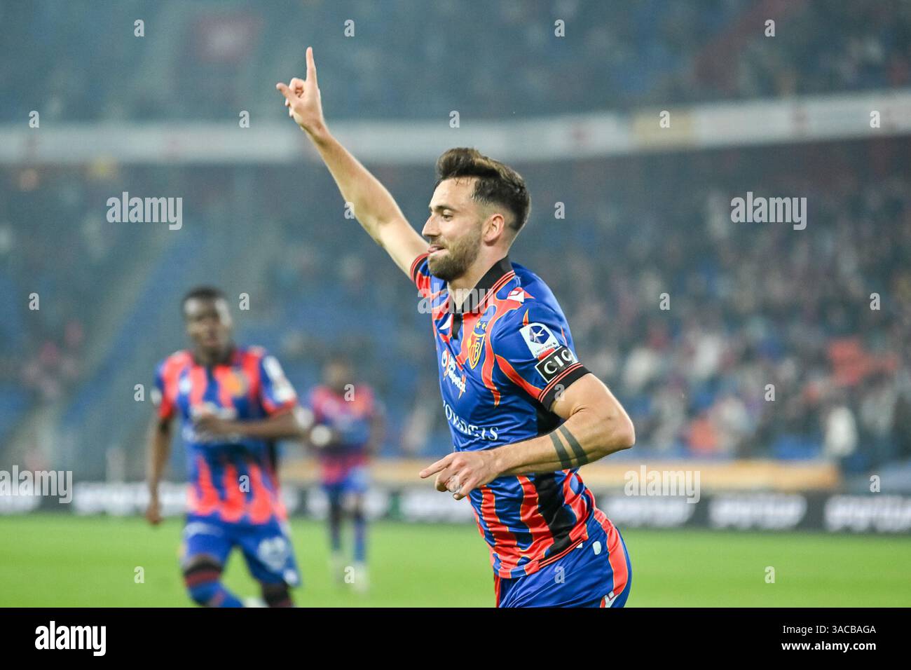 Jubel zum Tor zu 1:0 durch Dominik Schmid (FC Basel, #31) SUI, FC Basel ...