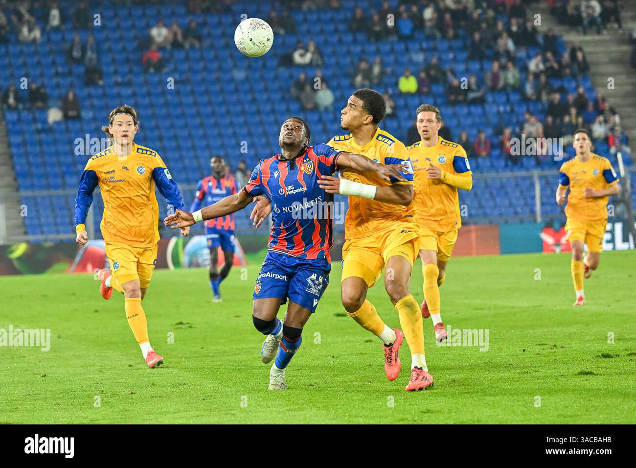 Joe Mendes (FC Basel, #17), Yannick Bettkober (Grasshopper Club Zuerich ...