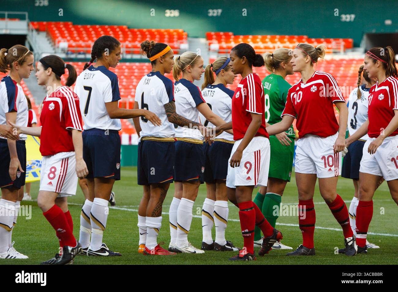 Women soccer players shaking hands hi-res stock photography and images ...