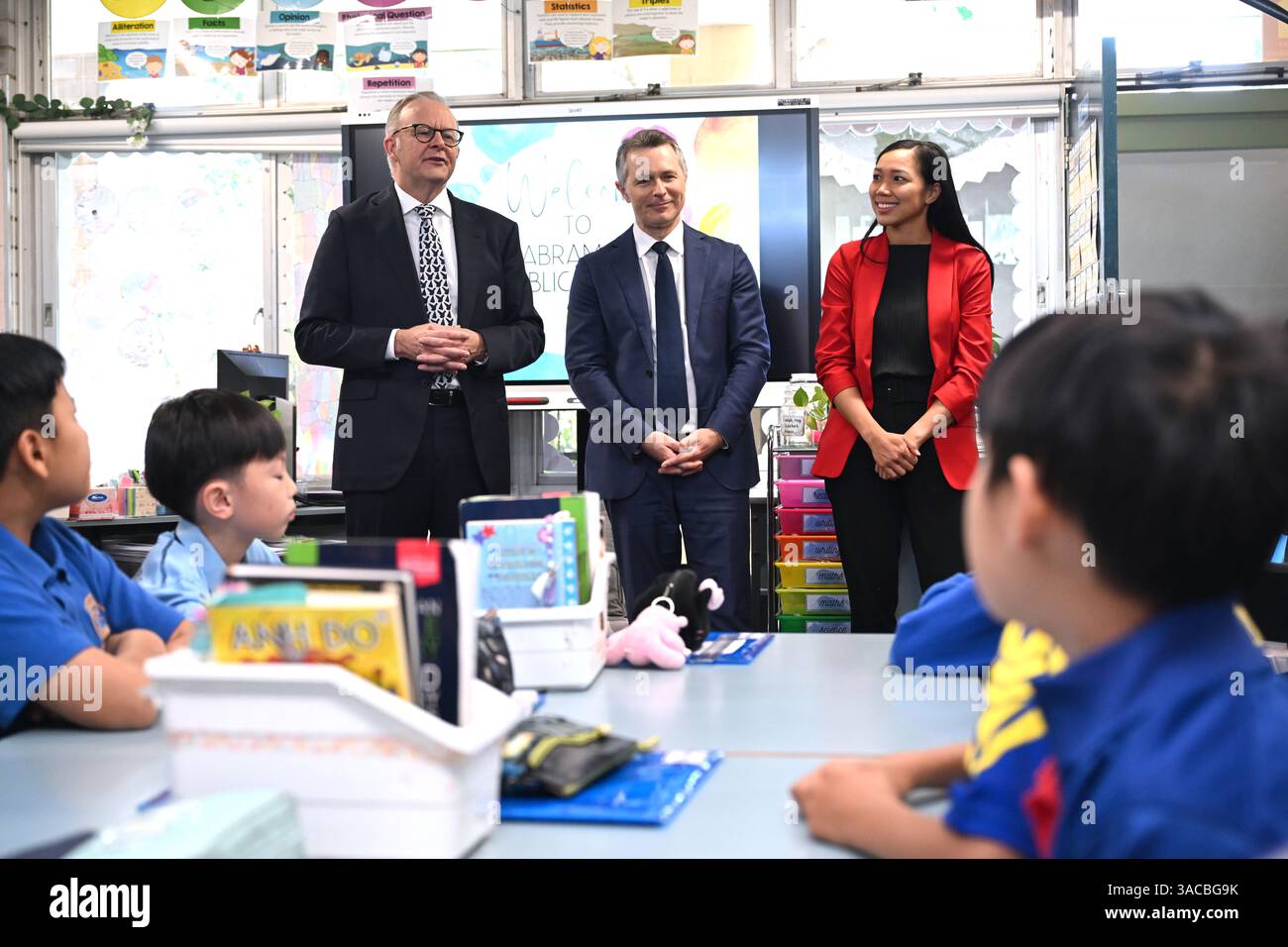 Sydney, Australia. 04th Apr, 2025. A school girl listens to Australian ...