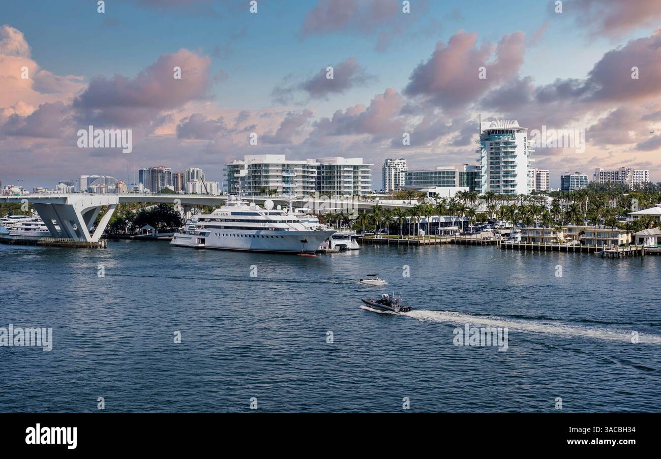 Yacht at Bridge in Port Everglades in Fort Lauderdale Florida Stock ...