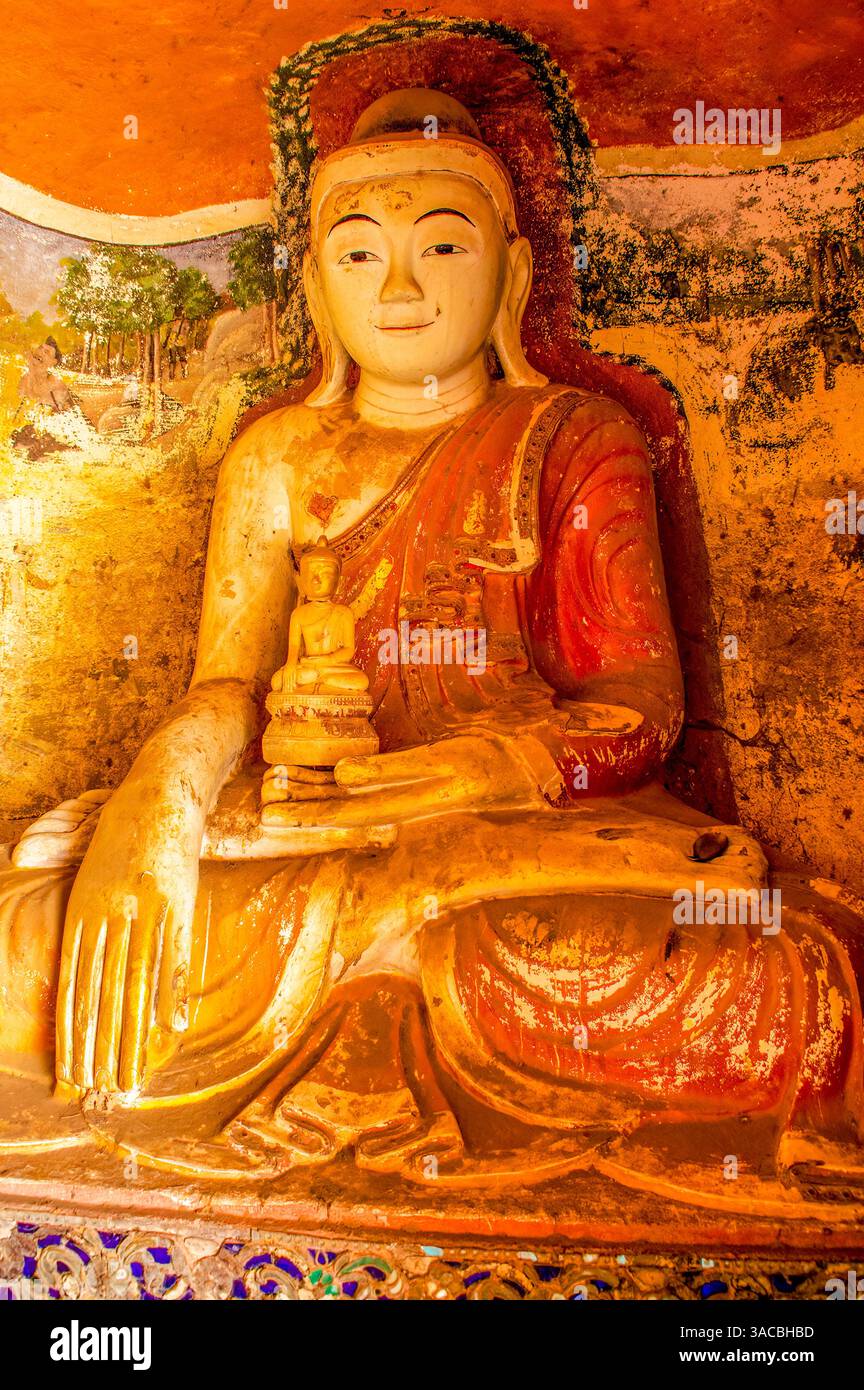 Phowintaung Cave Complex, Myanmar. Portrait inside one of 1000 ...