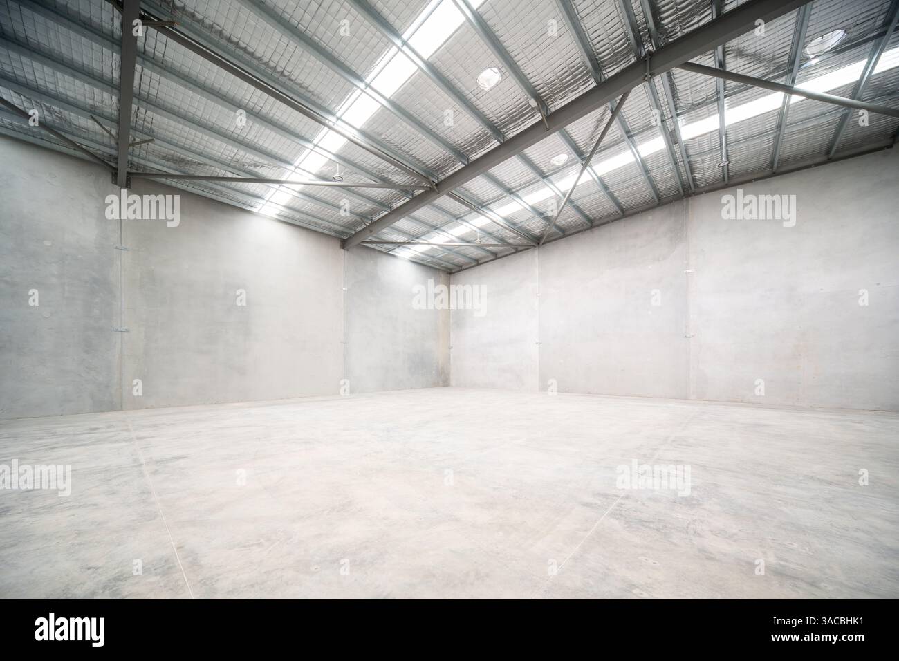 Empty industrial space hi-res stock photography and images - Alamy